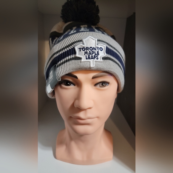New Era | Accessories | Bnwt Toronto Maple Leafs Toque | Poshmark
